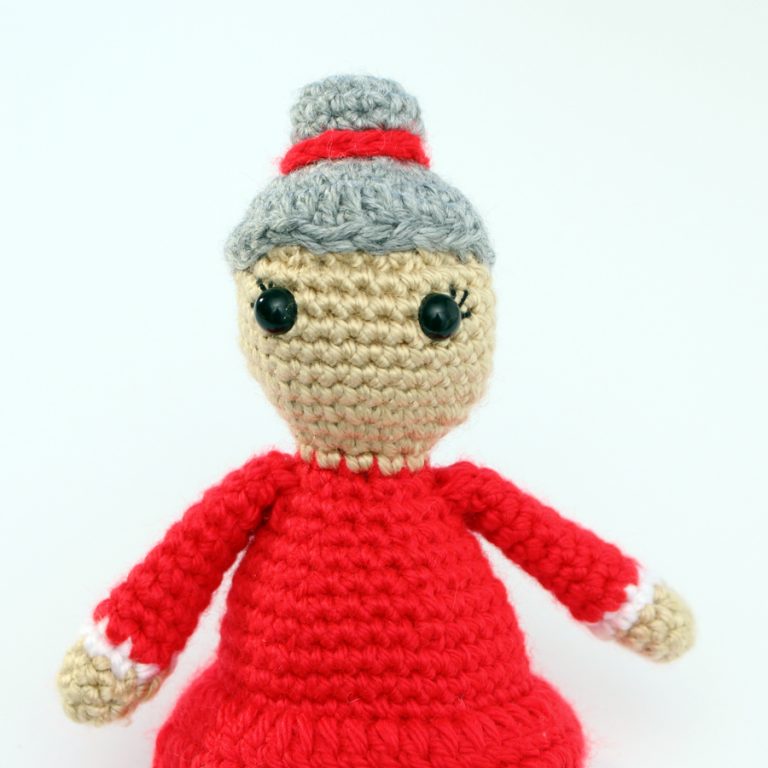 Mini Mrs. Claus Amigurumi - Free Crochet Pattern Loops & Love Crochet