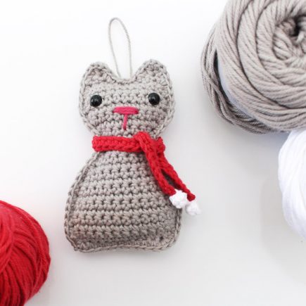 Ragdoll Cat Ornament - Free Crochet Pattern Loops & Love Crochet