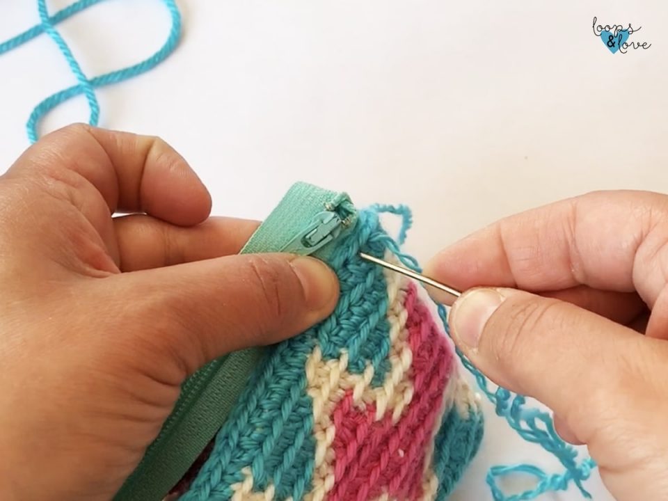 Zig Zag Zipper Bag - A Tapestry Crochet Pattern Loops & Love Crochet