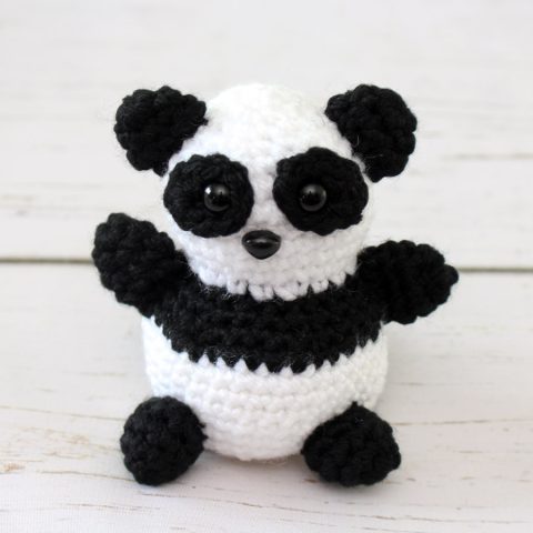 Mini Panda Amigurumi - Free Crochet Pattern Loops & Love Crochet